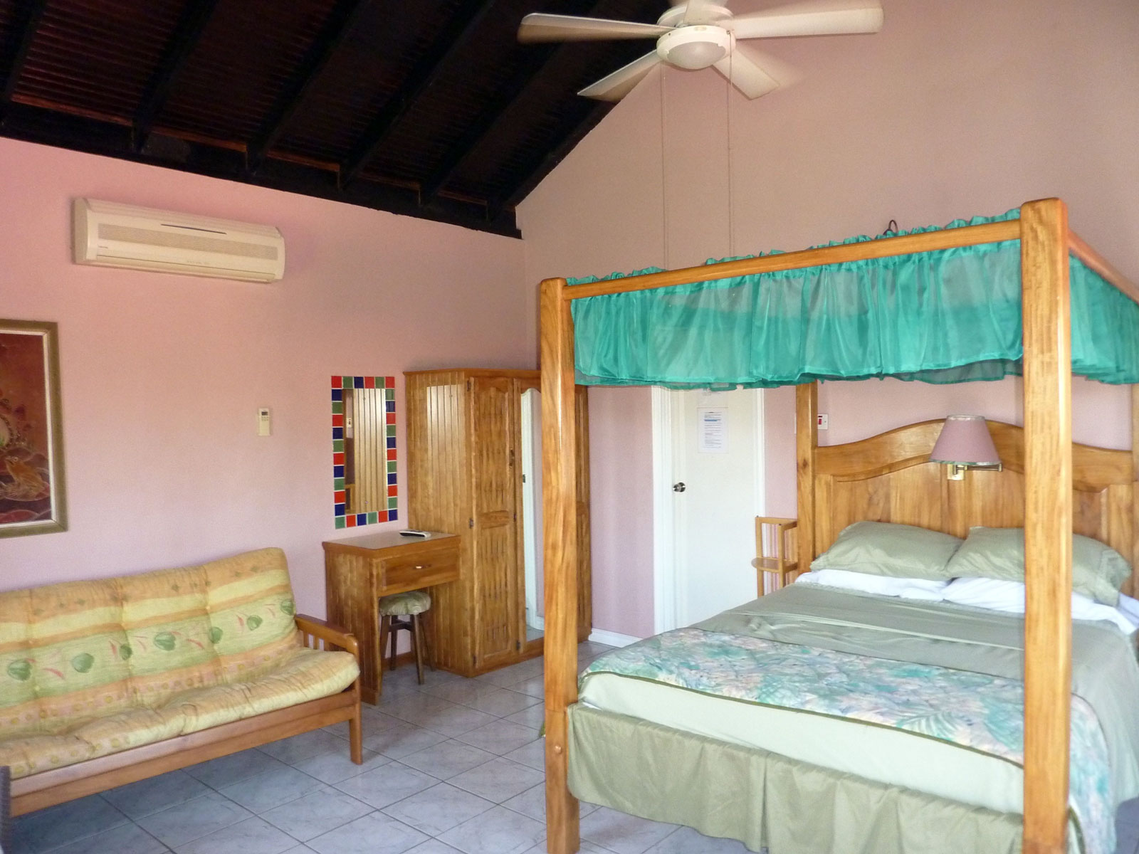 Hummingbird Hotel, Tobago - the myTobago Guide